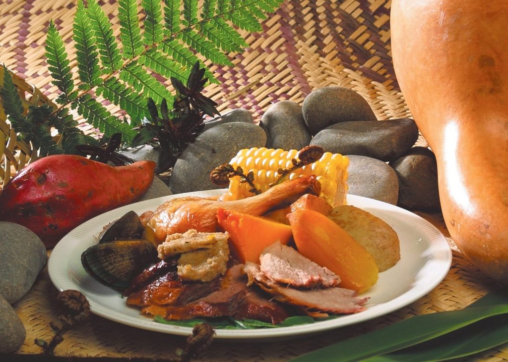 HANGI: SCOPRIAMO COME CUCINANO TRADIZIONALMENTE I MAORI IN NUOVA ZELANDA