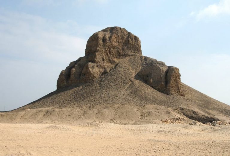 DAHSHUR, EGITTO: LE PIRAMIDI CAPOLAVORO DEL FARAONE SNEFRU DAHSHUR, EGITTO: LE PIRAMIDI CAPOLAVORO DEL FARAONE SNEFRU